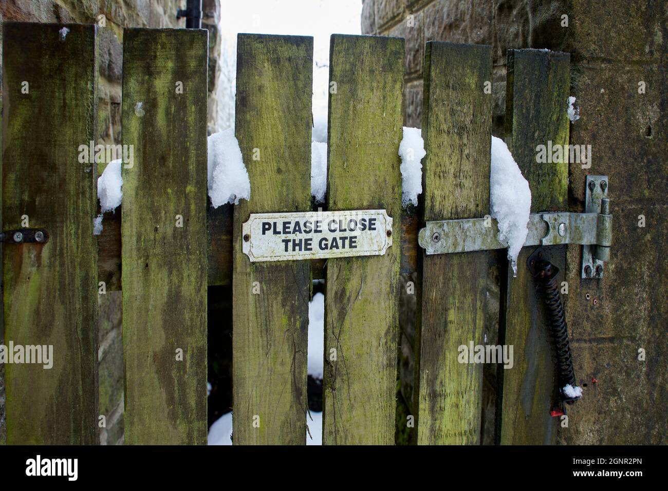 "Please close the gate" sign on a wooden gate on public footpath Stock ...