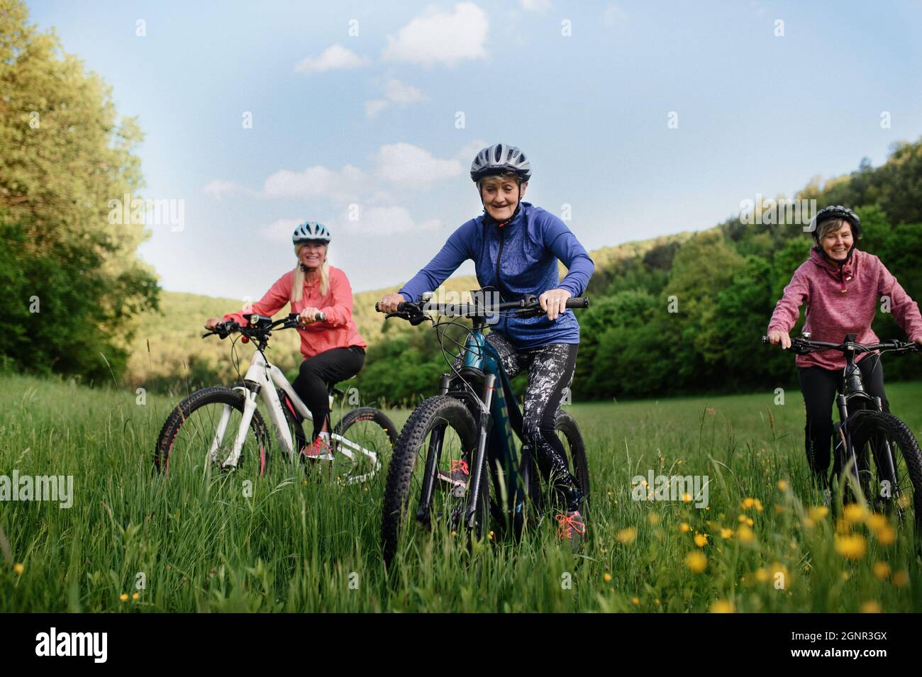 Cycling nature hi-res stock photography and images - Alamy
