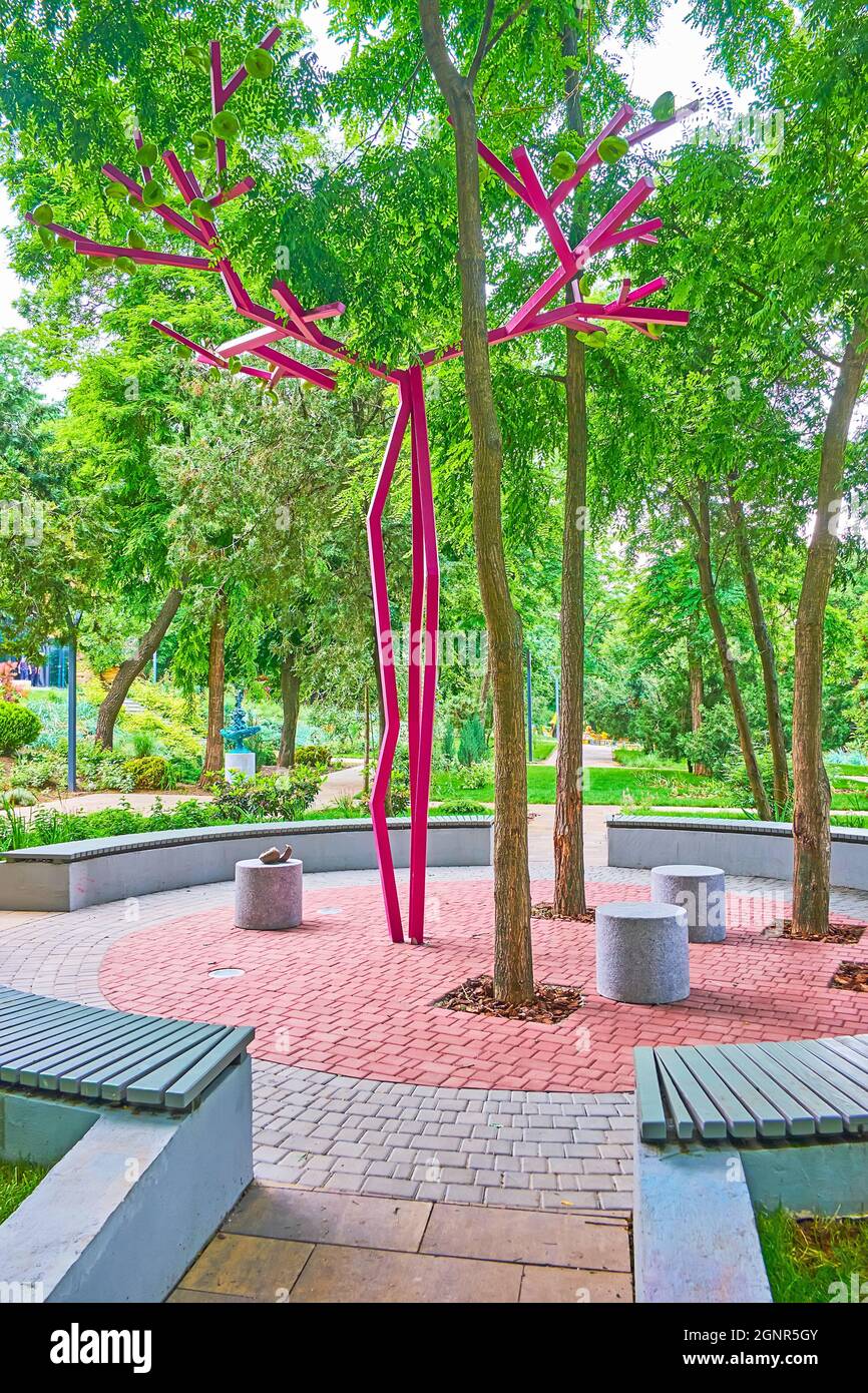 Tree of life sculpture hi-res stock photography and images - Alamy