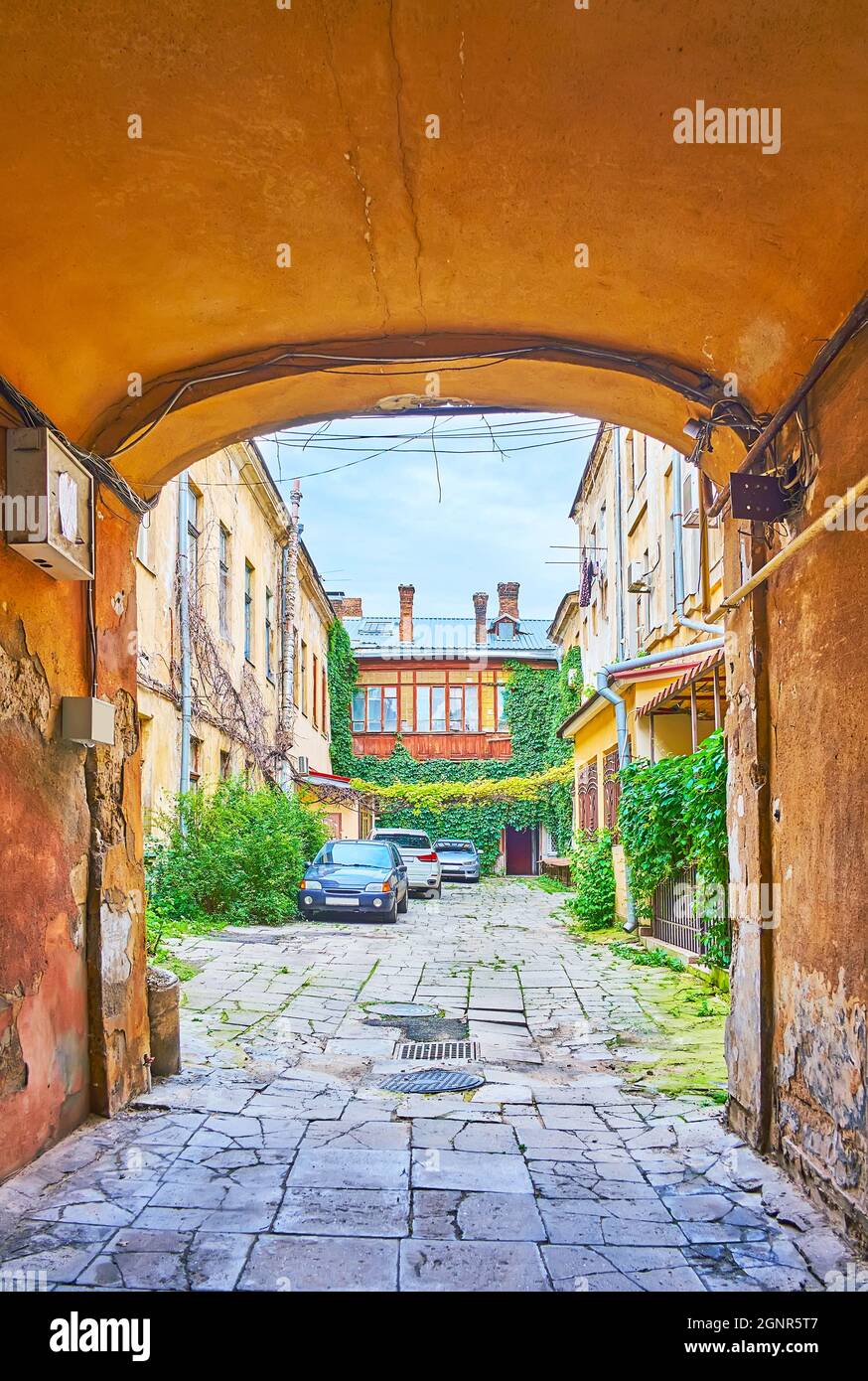 Arched fretwork hi-res stock photography and images - Alamy