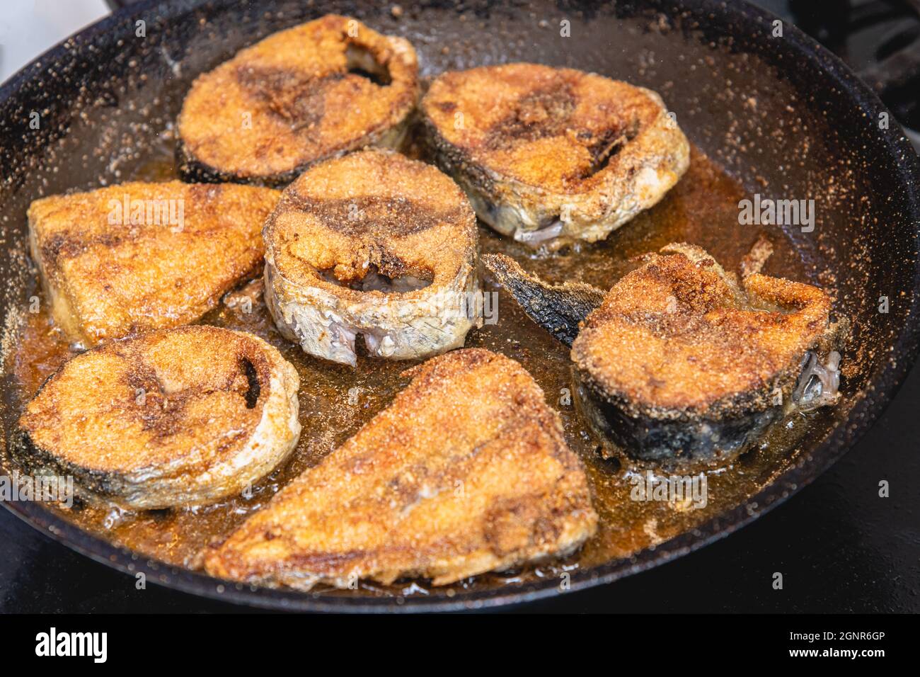 Fry sliced fish hi-res stock photography and images - Alamy
