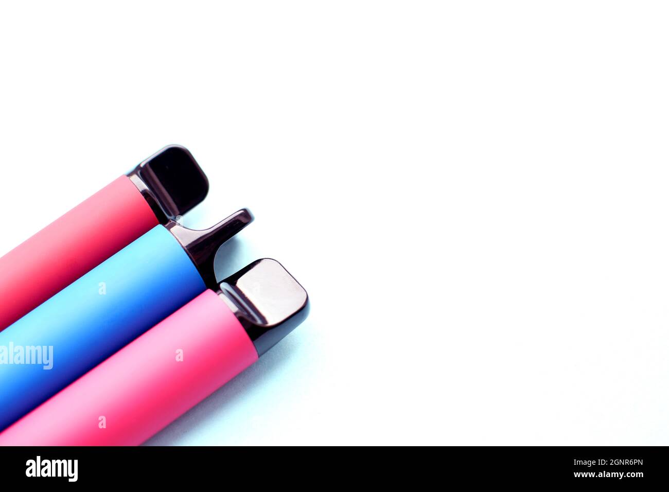 E cigarettes teenager hi-res stock photography and images - Alamy
