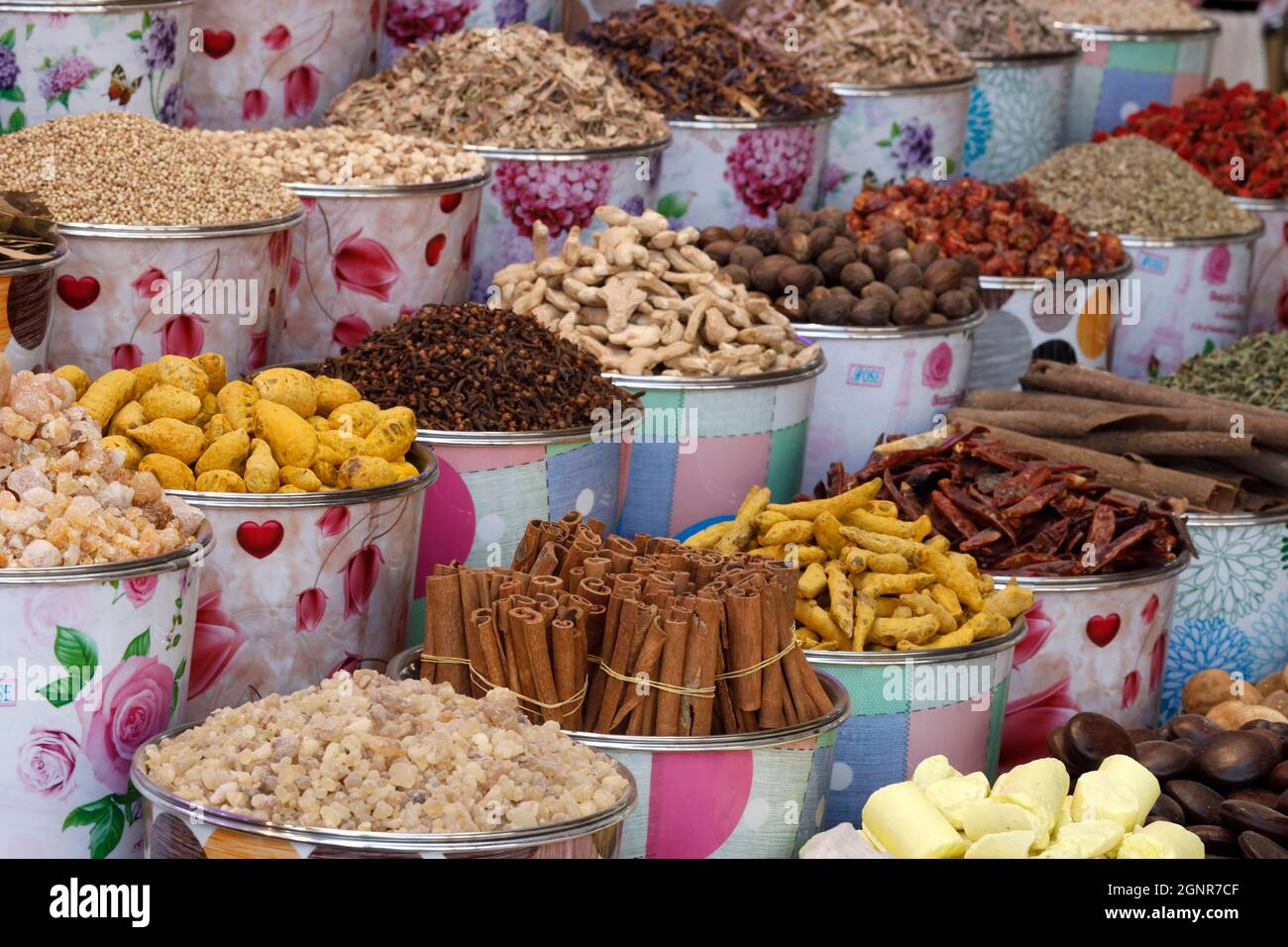Arabian spices on display in a shop in the spice souk in Deira. Dubai ...