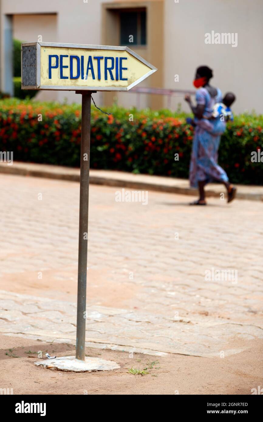 Rural african hospital. Pediatric ward. SIgn. Benin Stock Photo - Alamy