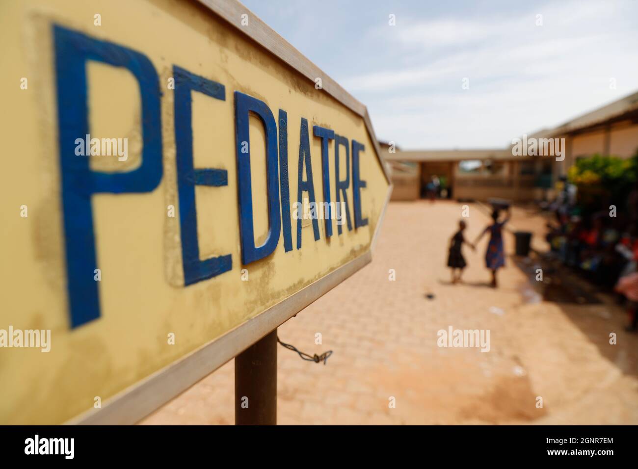 Pediatrics sign hospital hi-res stock photography and images - Alamy