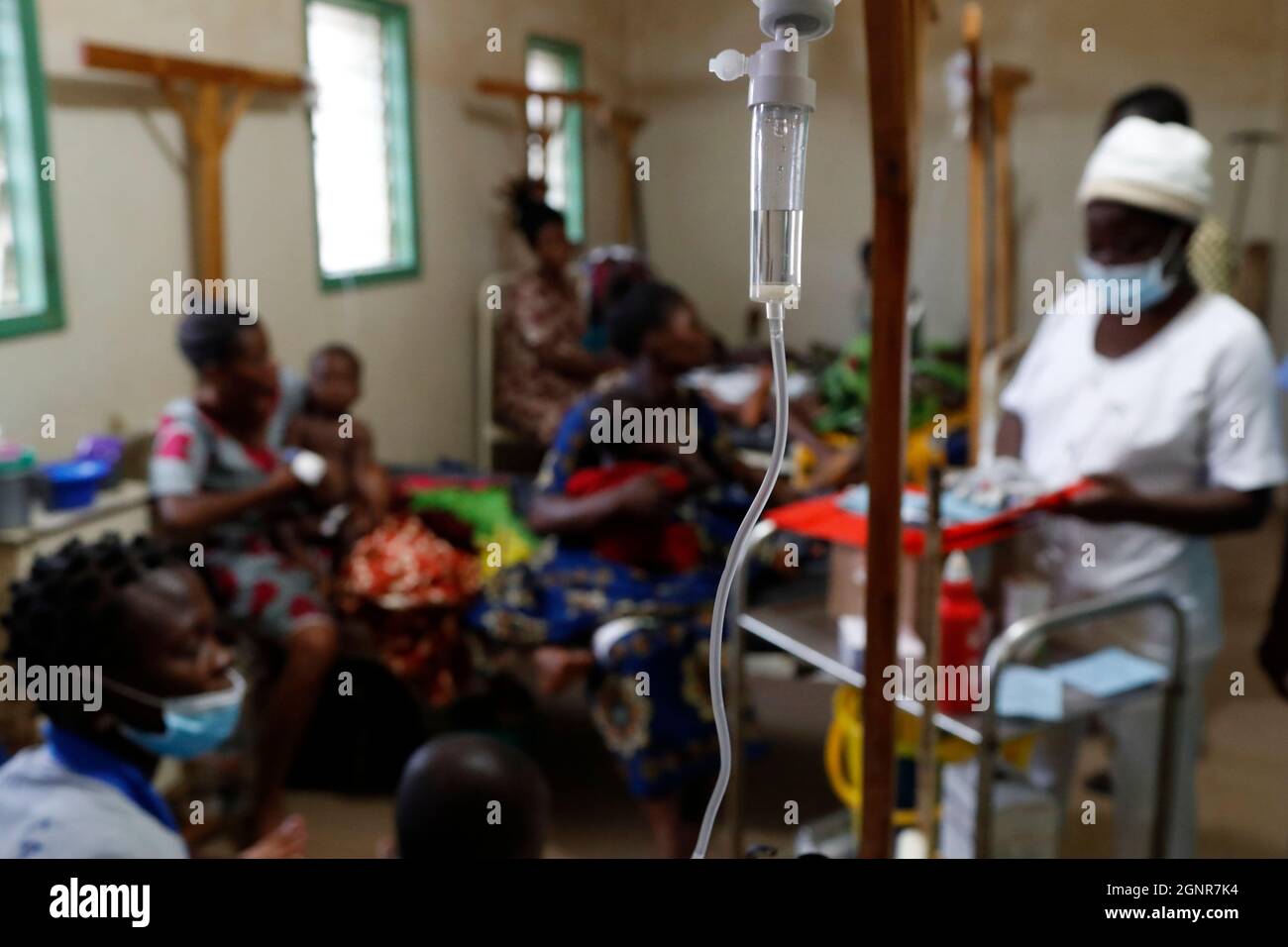African hospital. Paediatric unit. Nurse. Benin Stock Photo - Alamy
