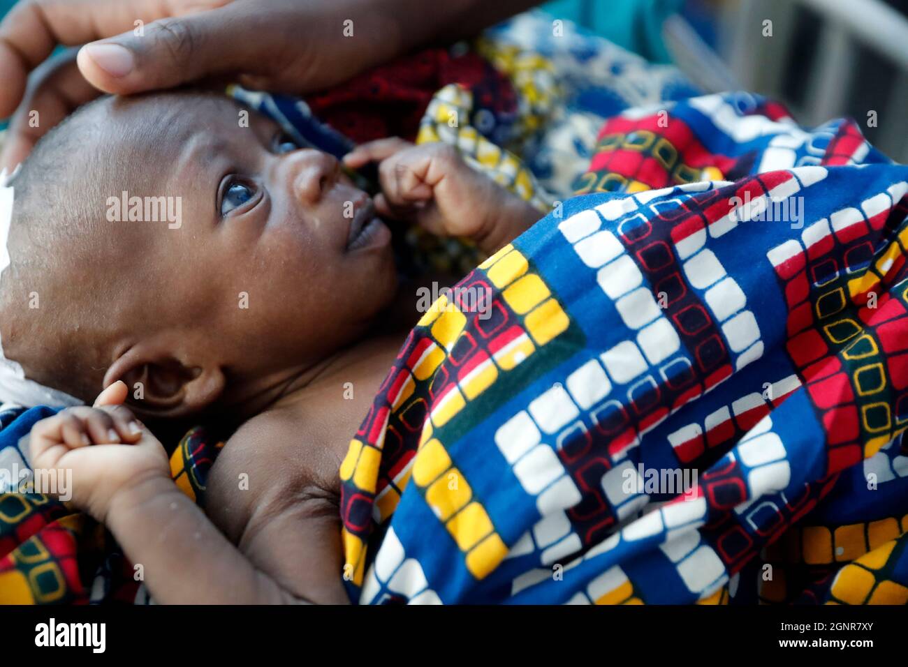 Child in ward hi-res stock photography and images - Alamy