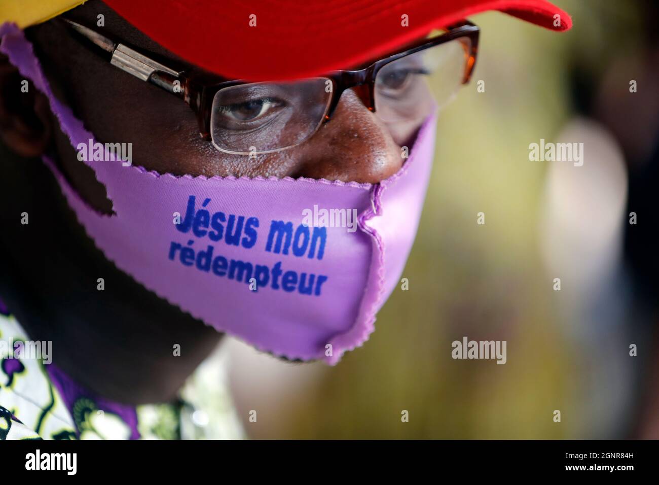 Jesus with mask hi-res stock photography and images - Alamy