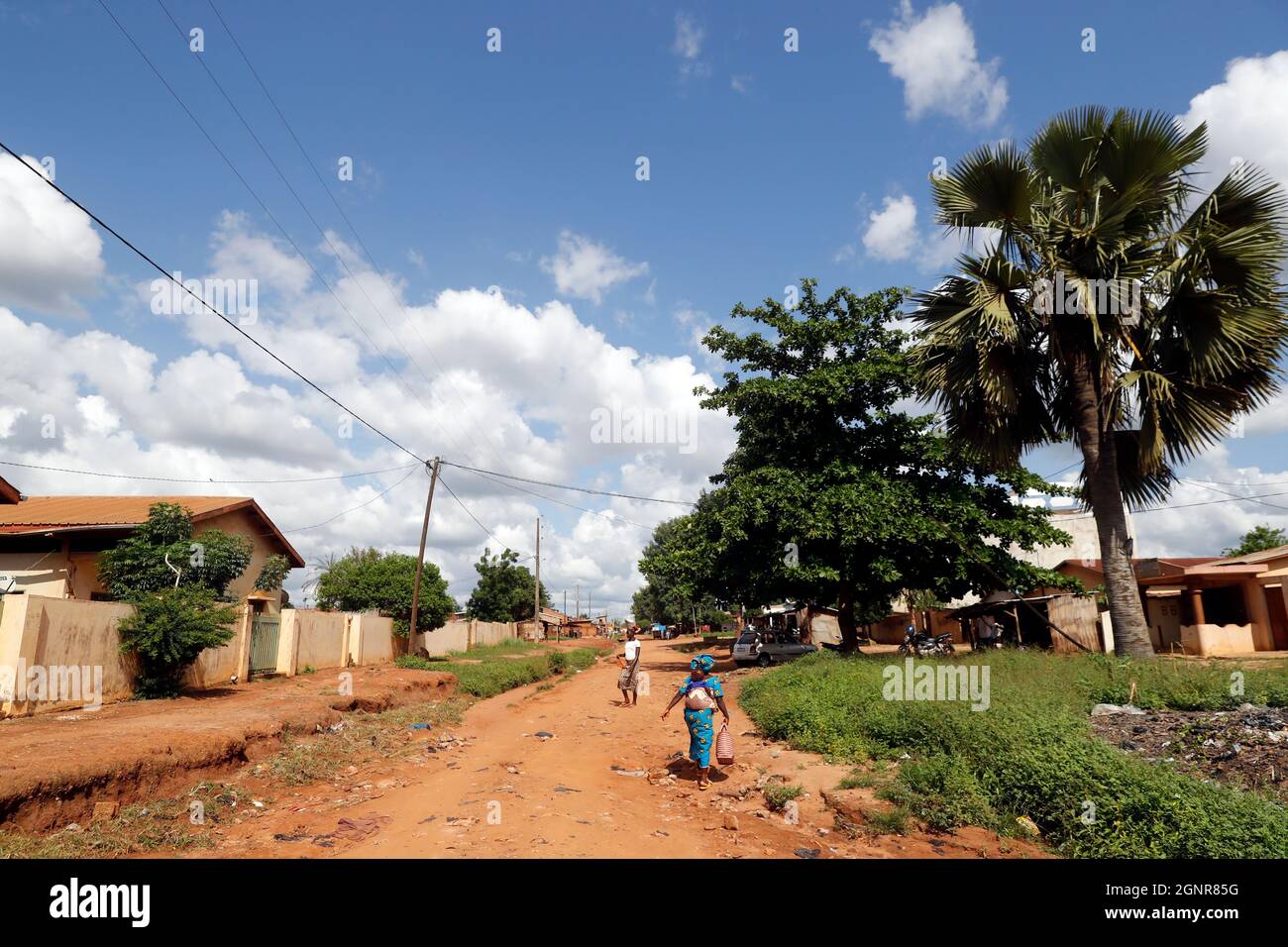 Laterite road hi-res stock photography and images - Alamy