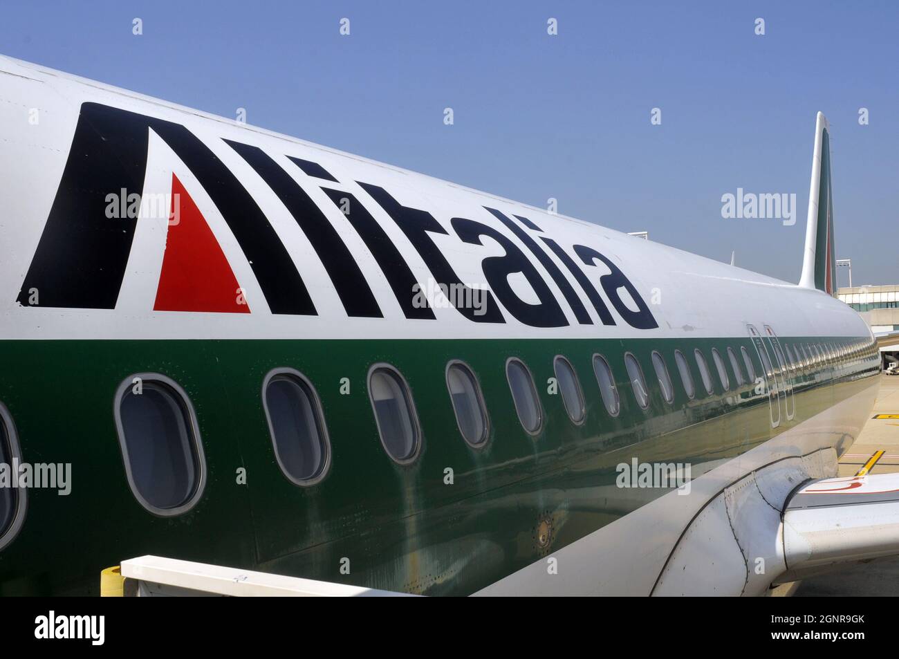 Plane over rome hi-res stock photography and images - Alamy
