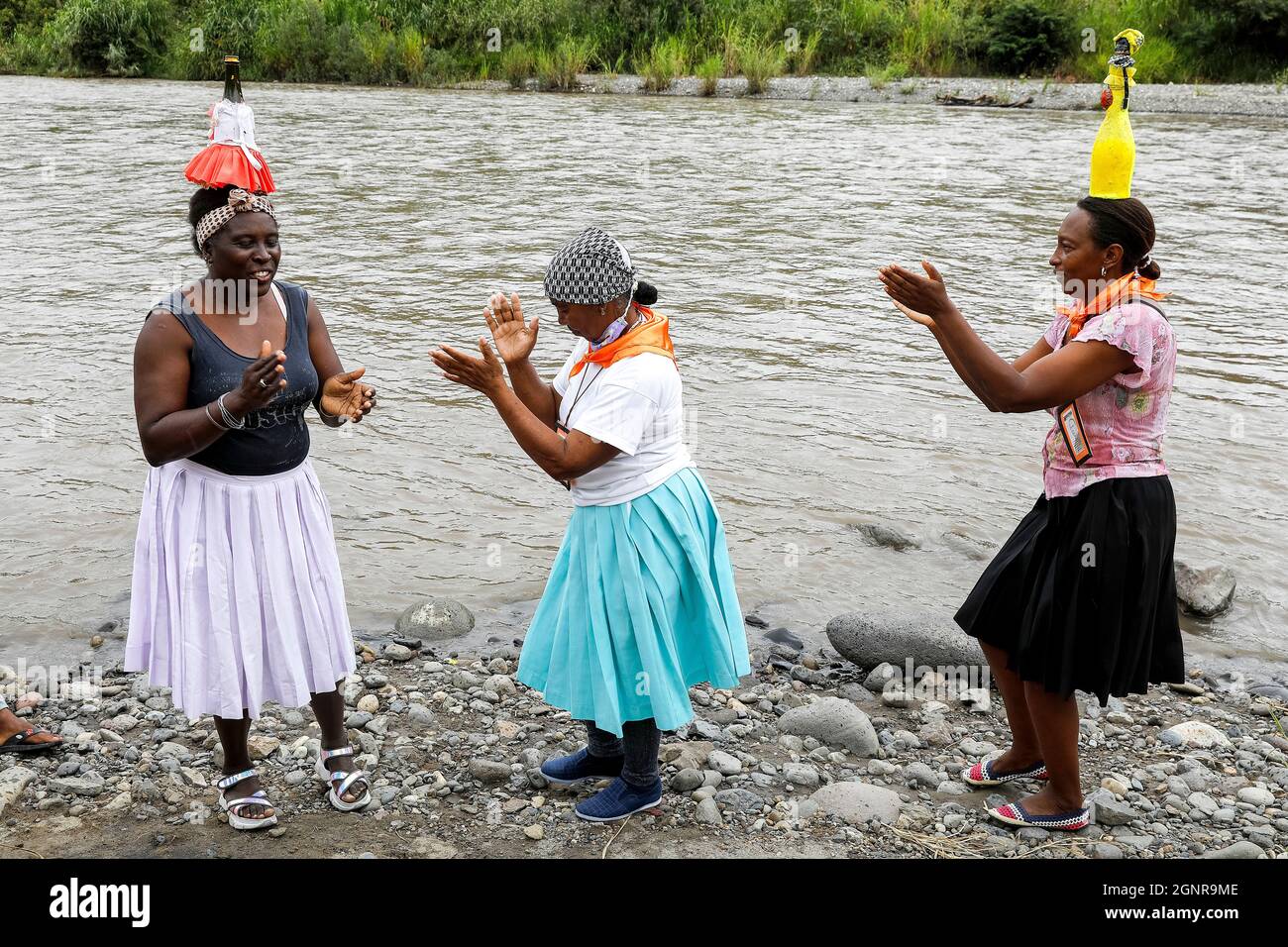 Afro-Ecuadorian women dancing in Valle del Chota, Ecuador Stock Photo ...