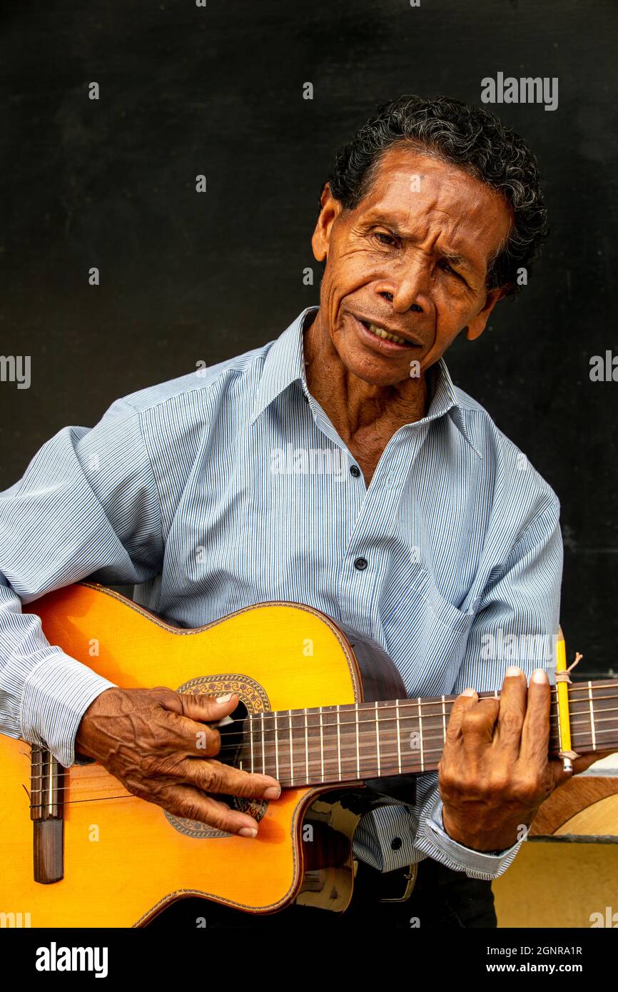 Ecuadorian musician hi-res stock photography and images - Alamy