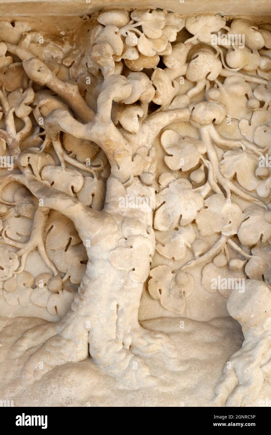 Tree of life sculpture hi-res stock photography and images - Alamy