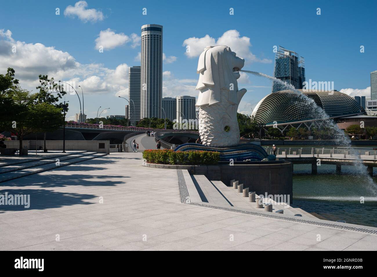 23.09.2021, Singapore, Republic of Singapore, Asia - Water fountain ...