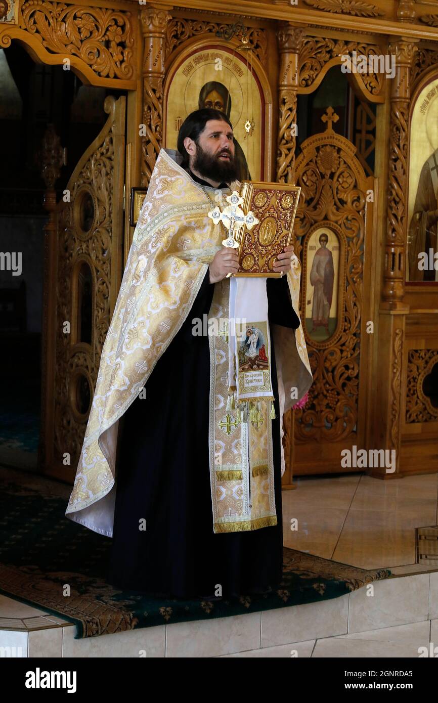 Croix debout hi-res stock photography and images - Alamy