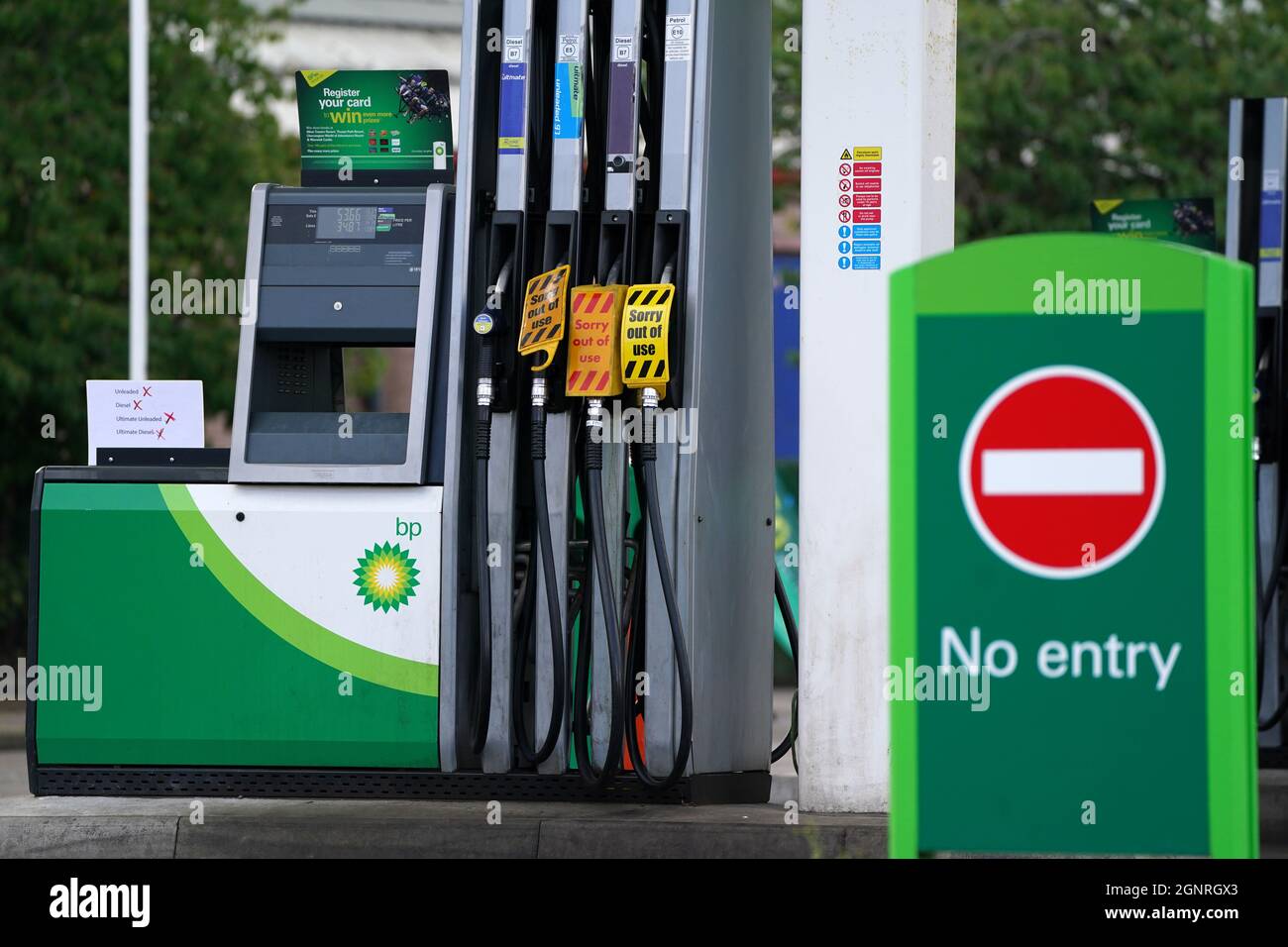 Bp petrol station sign showing hi-res stock photography and images - Alamy