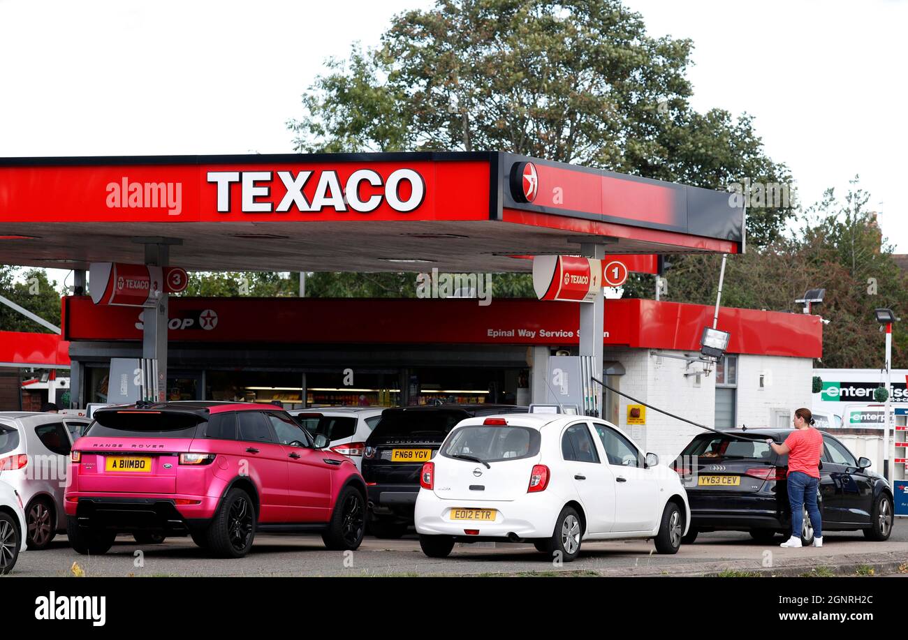 Range rover sign hi-res stock photography and images - Alamy