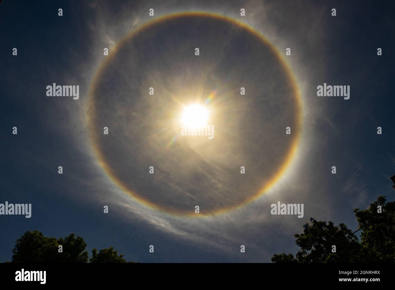 Ring light halo hi-res stock photography and images - Alamy