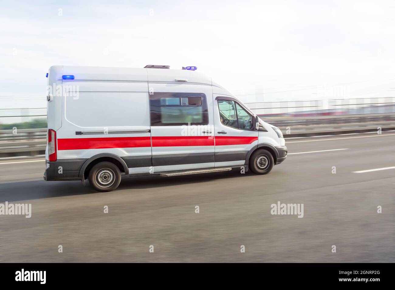 Rushing paramedic red ambulance hi-res stock photography and images - Alamy