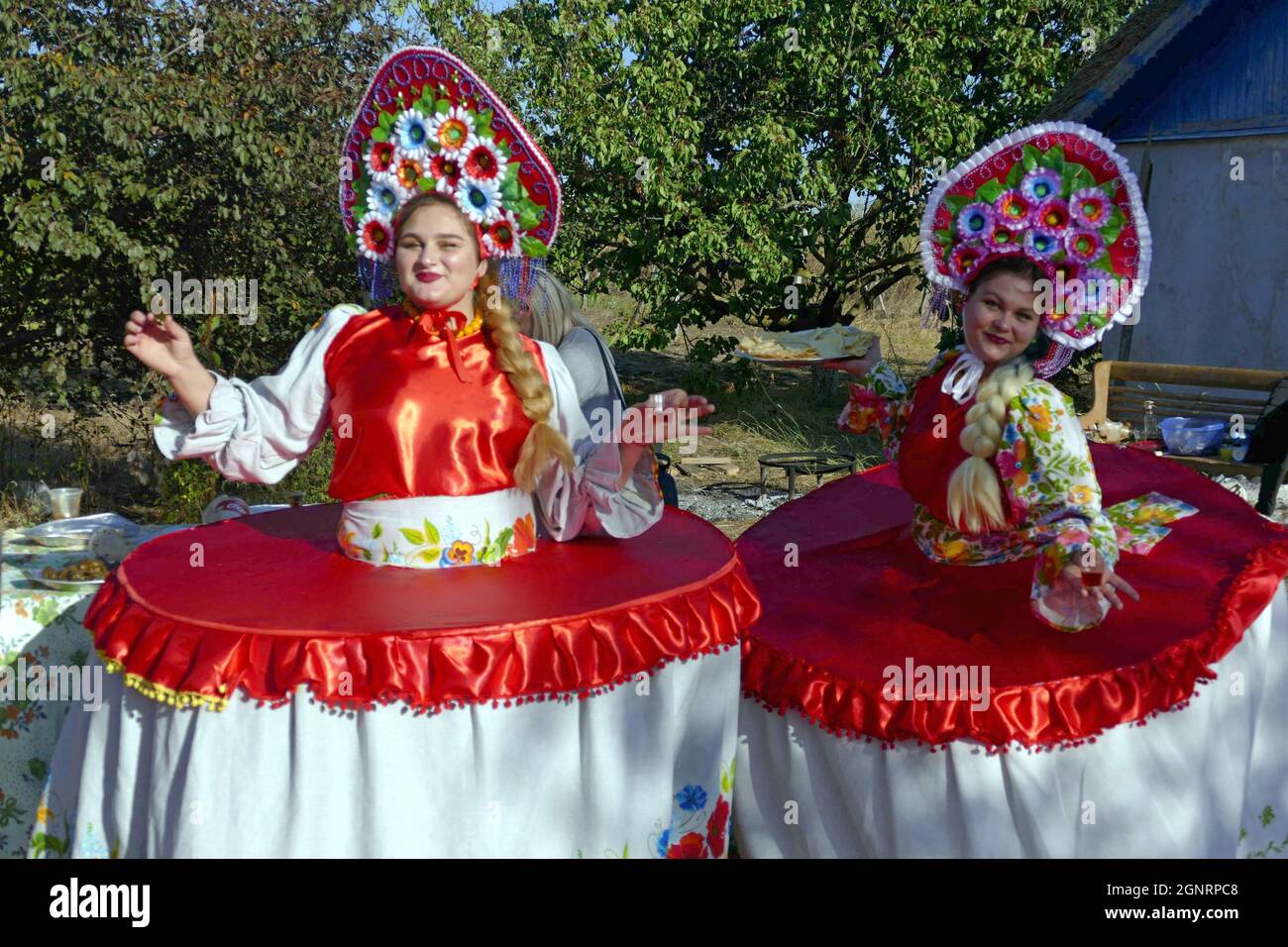 Strolling table hi-res stock photography and images - Alamy