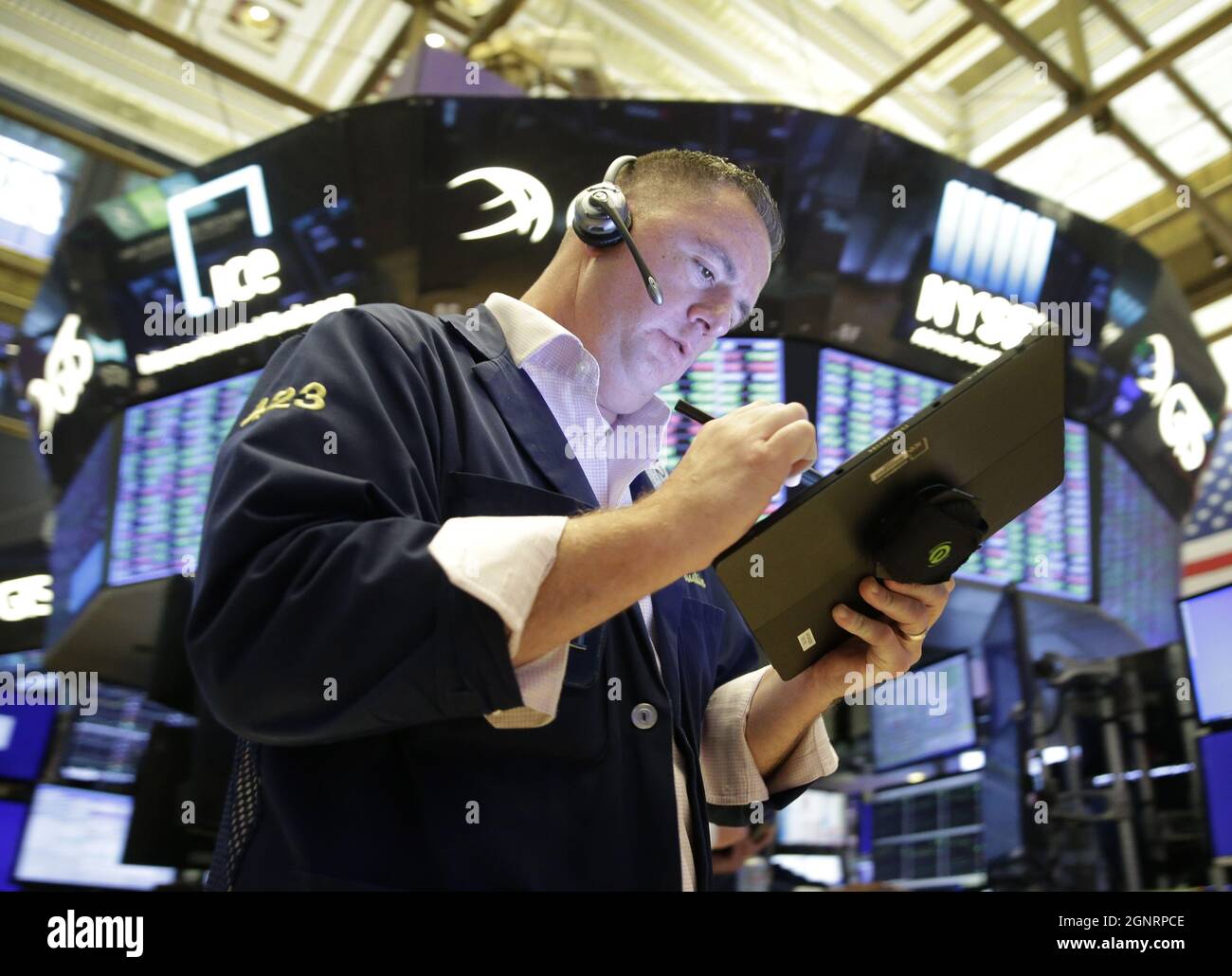 New york exchange traders floor 2021 hi-res stock photography and ...