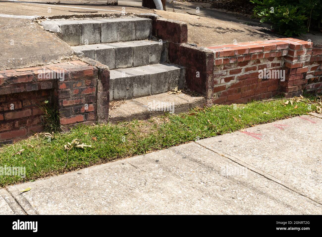 Horizontal brick wall stairs hi-res stock photography and images - Alamy