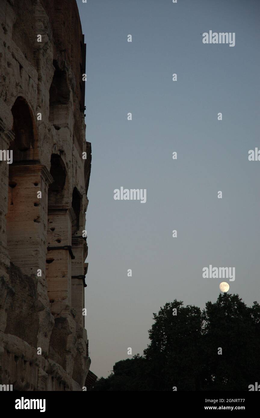 Full moon in rome hi-res stock photography and images - Alamy