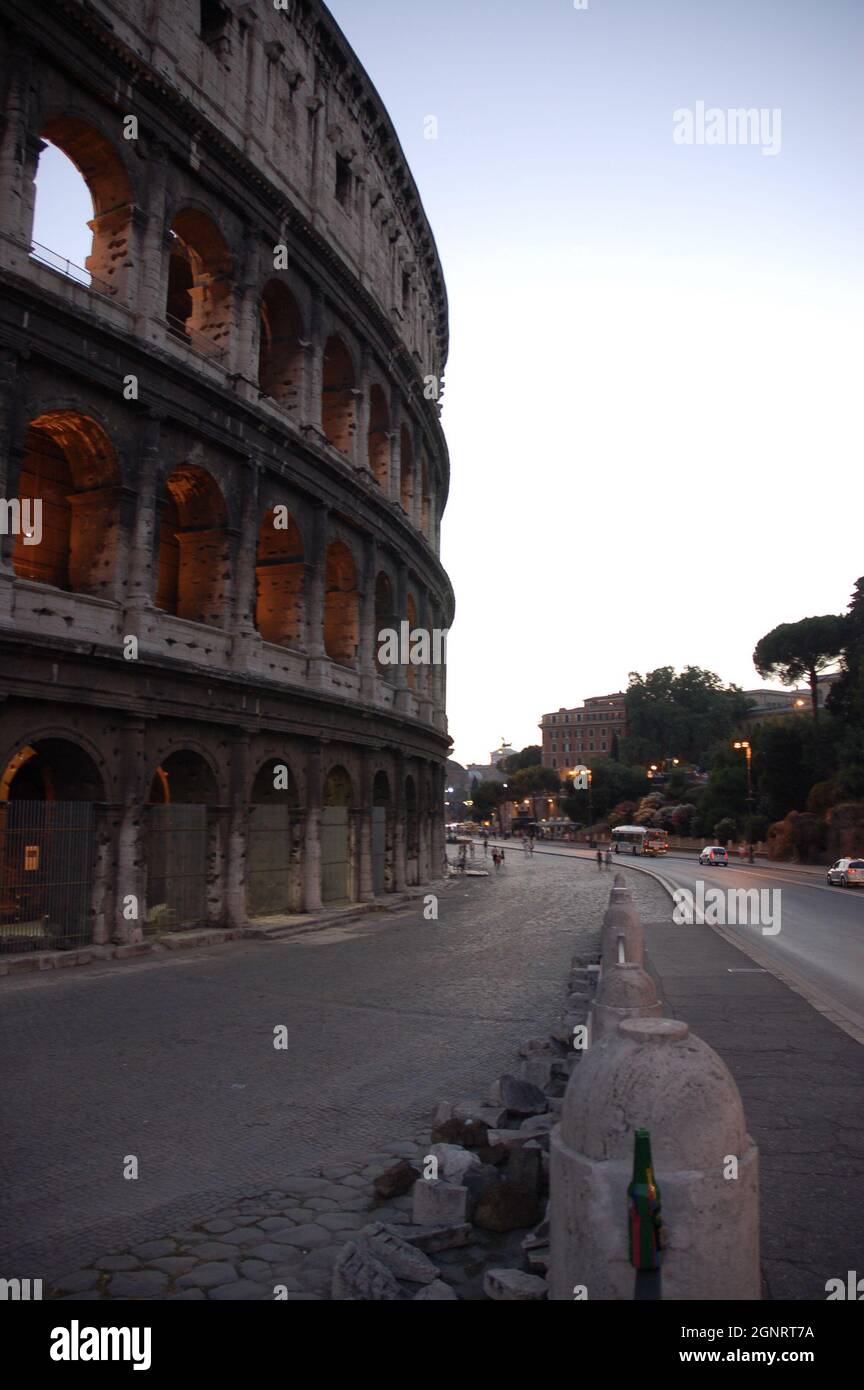 evening street scene with colosseum Stock Photo - Alamy