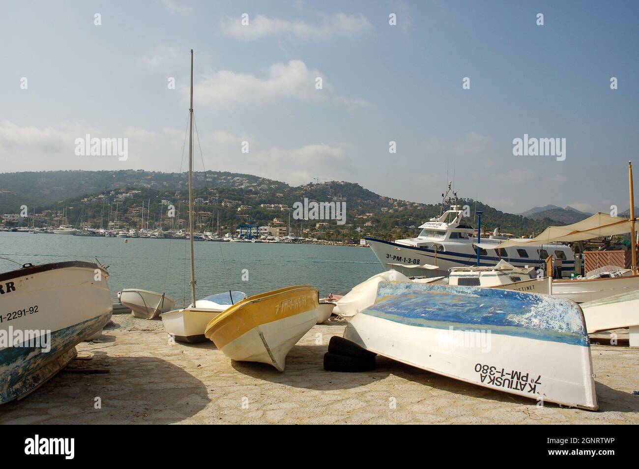 Mallorca spain harbor fishing hi-res stock photography and images - Alamy