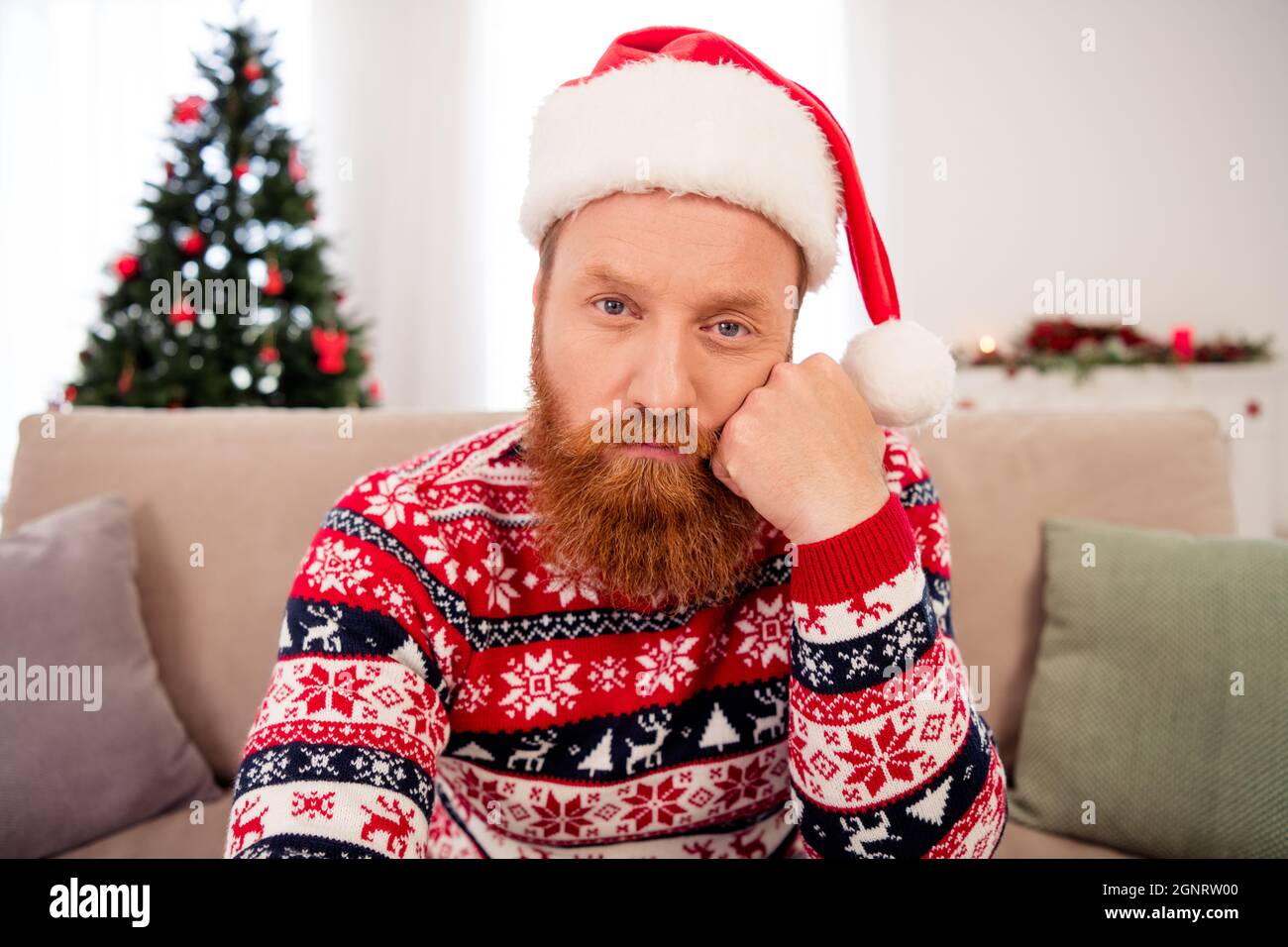 Grumpy man christmas hi-res stock photography and images - Alamy