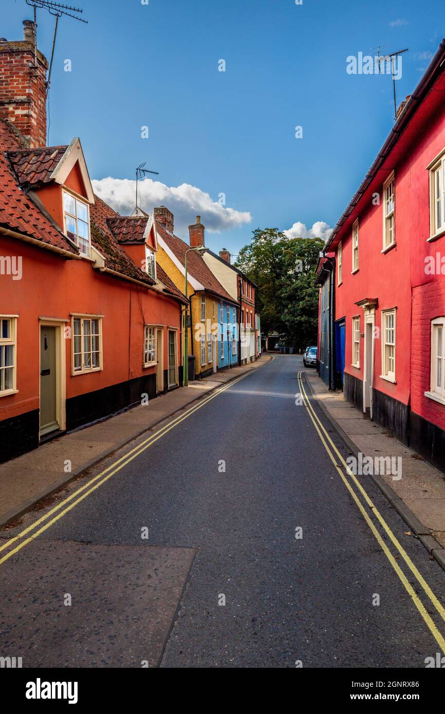 The coloured cottages of Castle Street in Framlingham Village, Suffolk ...