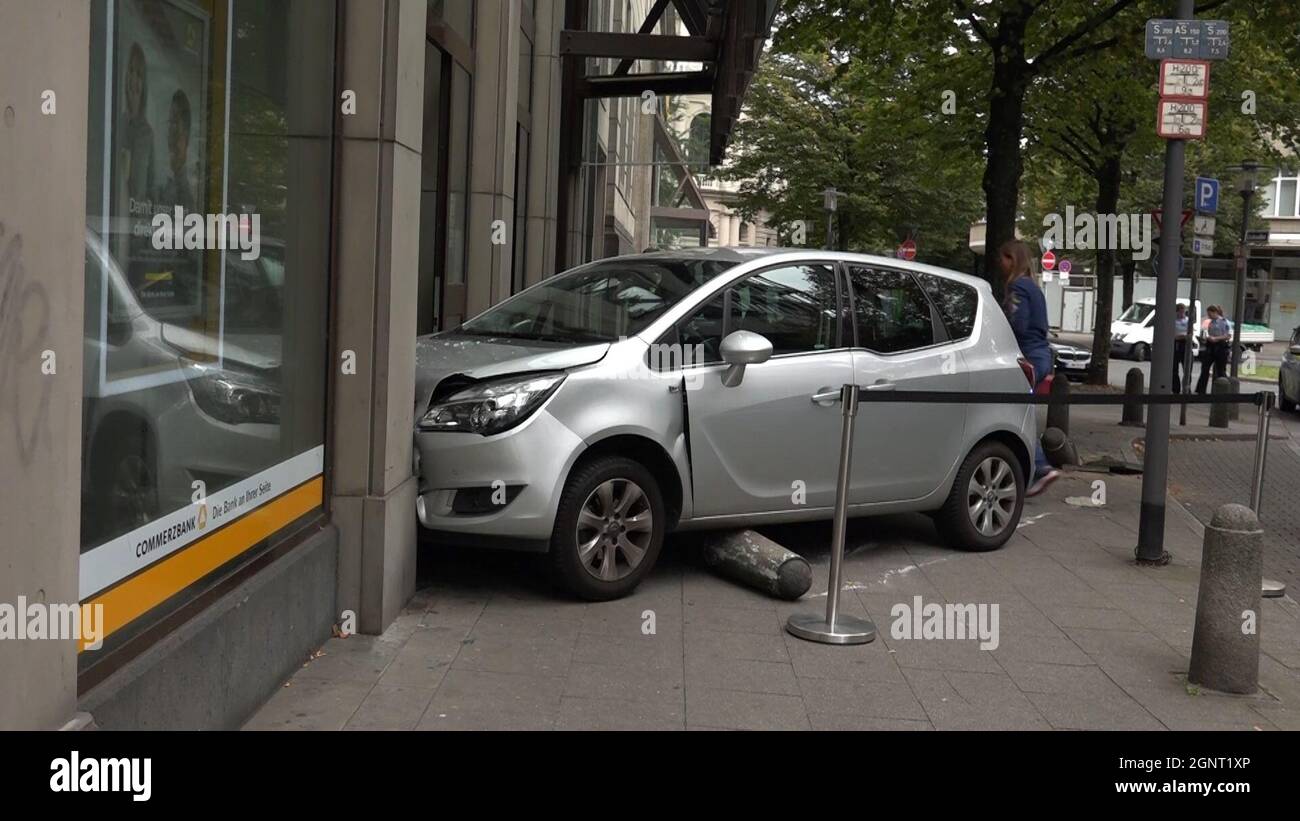Essen, Germany. 27th Sep, 2021. A car is parked across the walkway ...