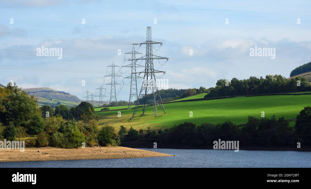 Electricity Pylons in the Peak District National Park close to Bottoms ...