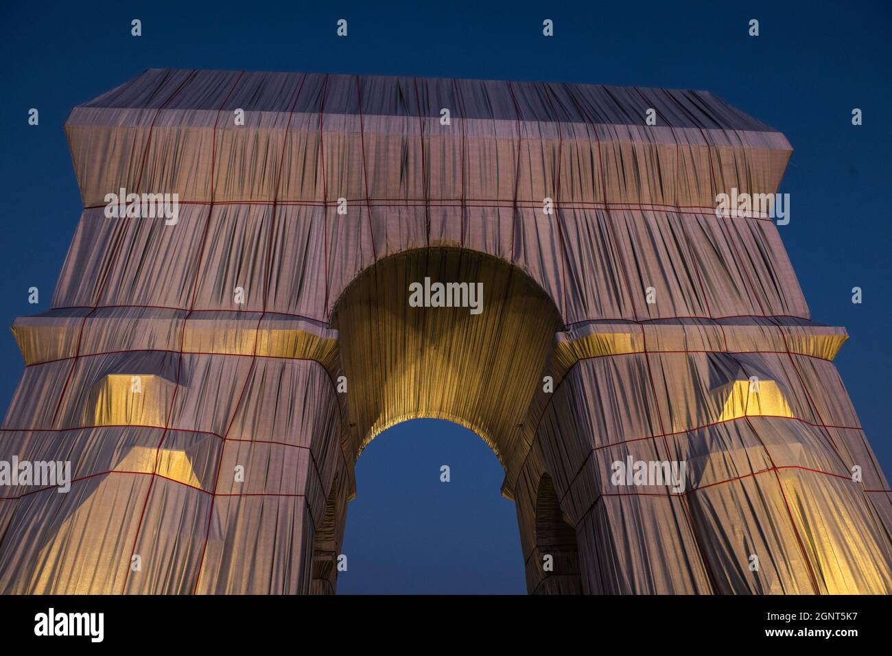 Night time view of Christo's "wrapped" project of the triumphal arch in ...