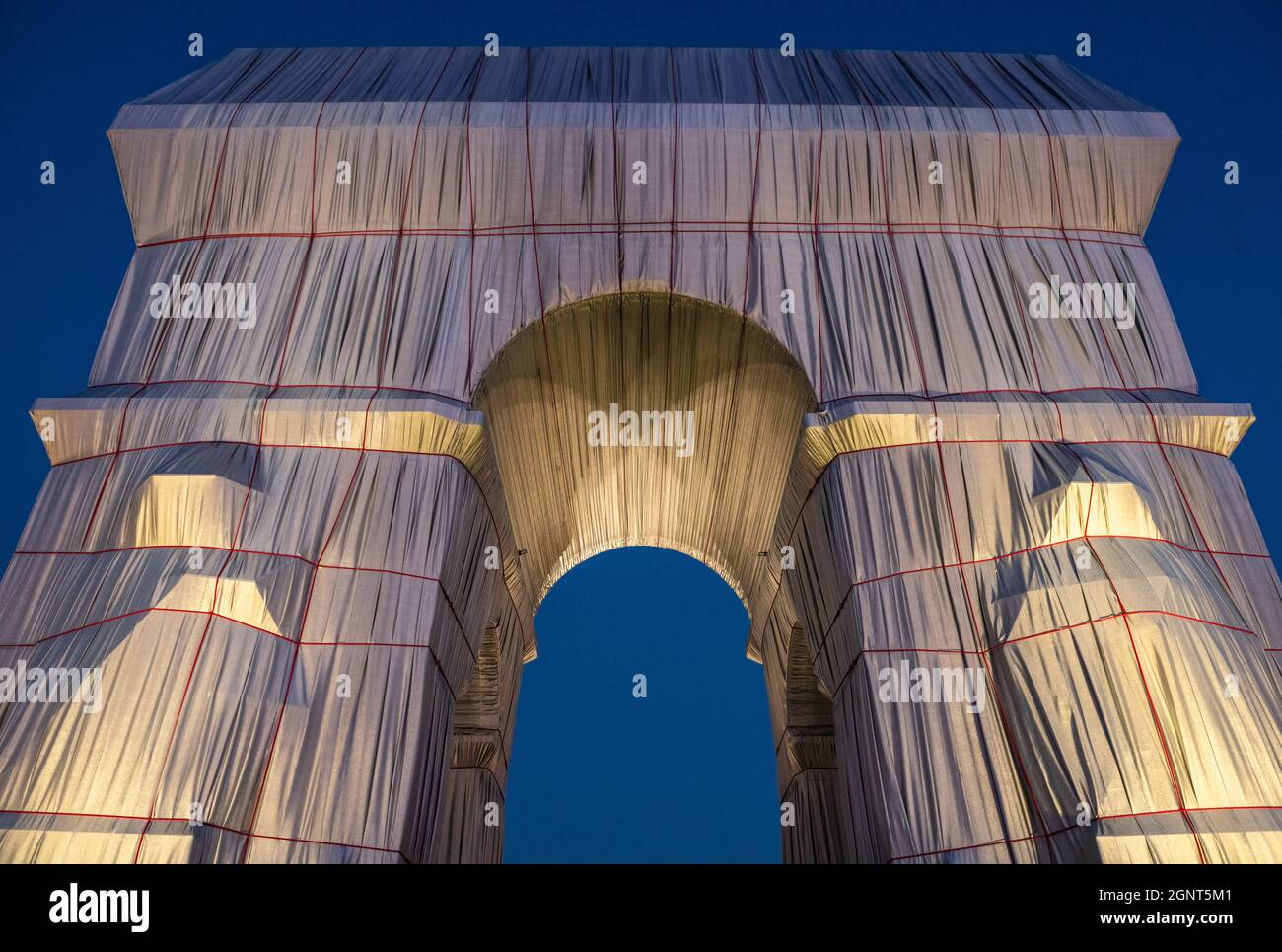 Night time view of Christo's "wrapped" project of the triumphal arch in ...
