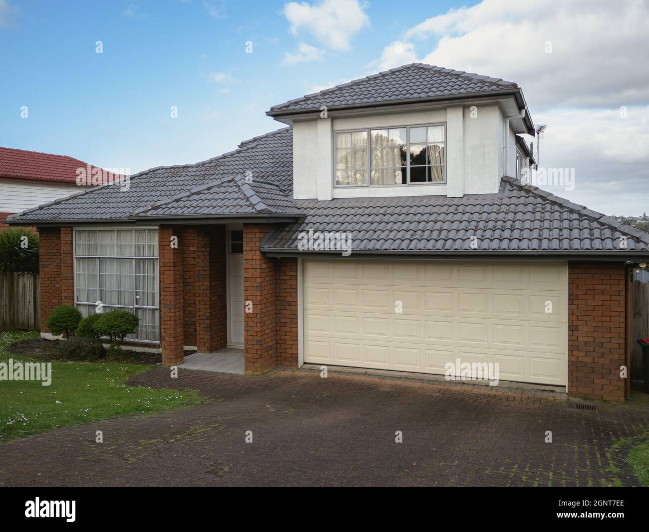 AUCKLAND, NEW ZEALAND - Sep 25, 2021: View of suburban house in Farm ...