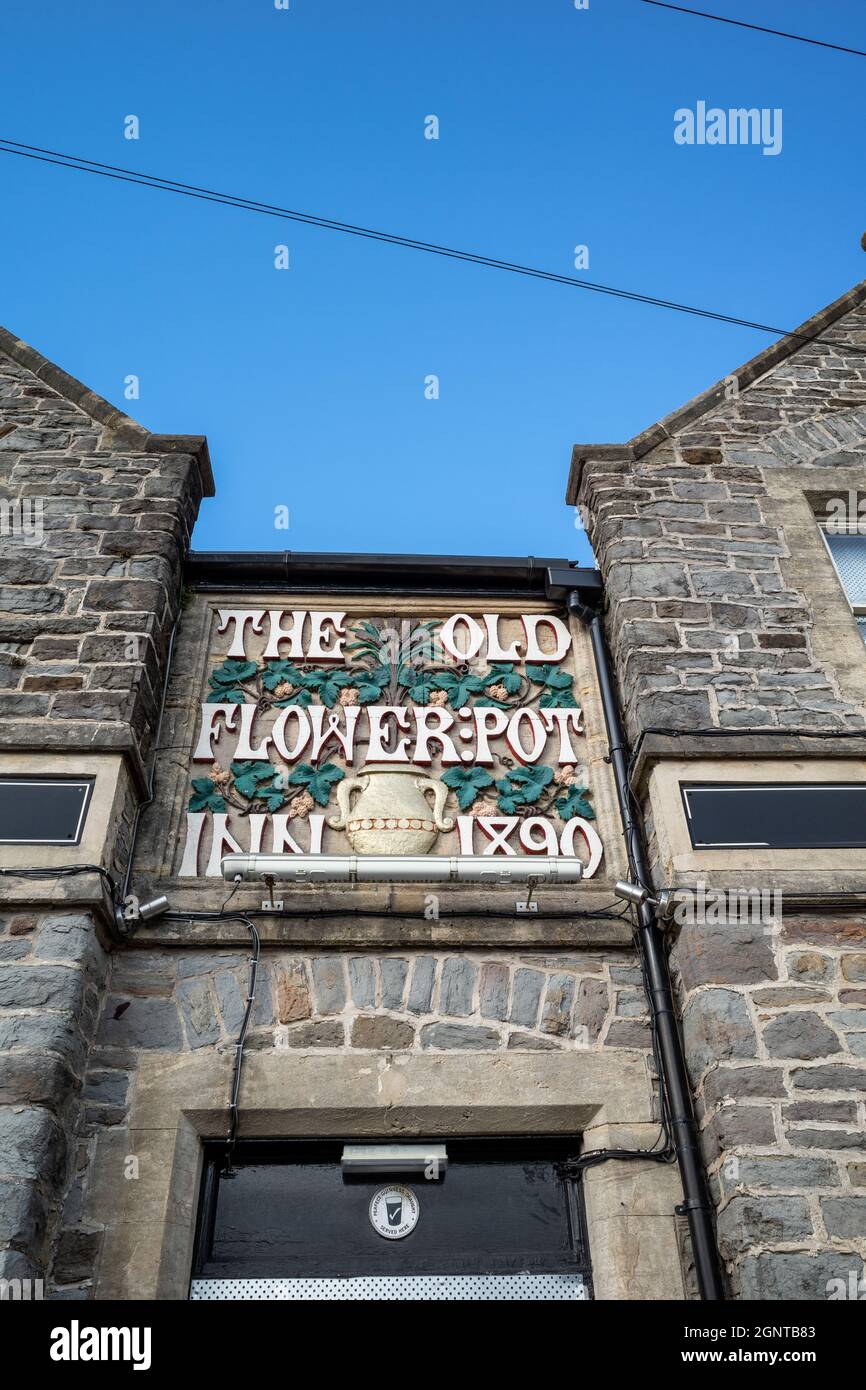 The exterior of the Old Flower Pot Inn. 147 High Street, Kingswood ...