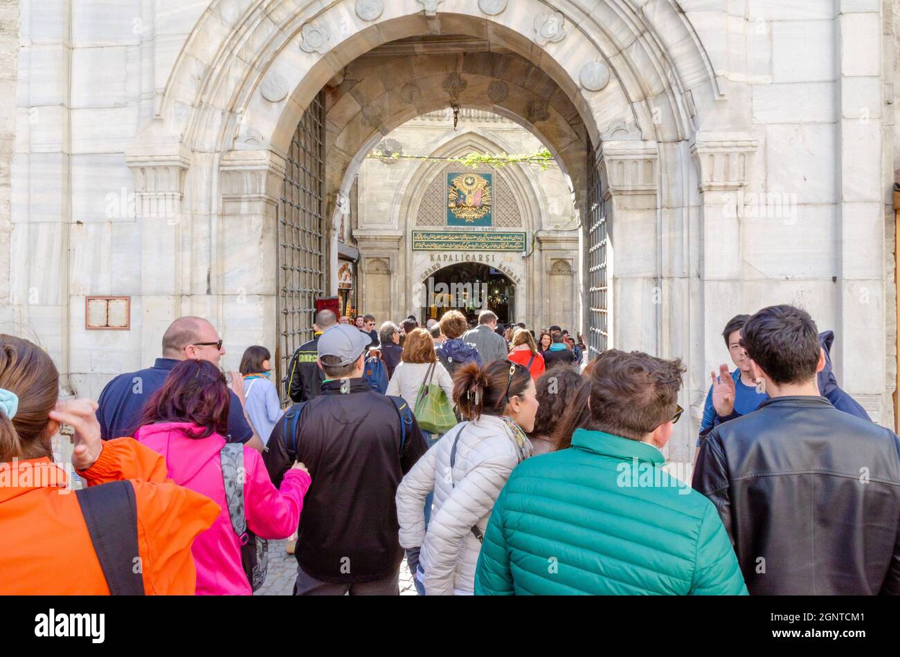 The entrance to the Capali Carsi market, the grand bazaar in Istanbul ...
