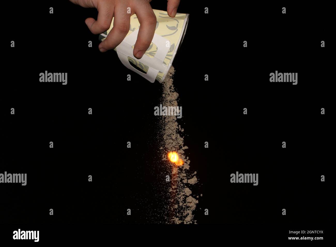 Pouring sand hi-res stock photography and images - Alamy