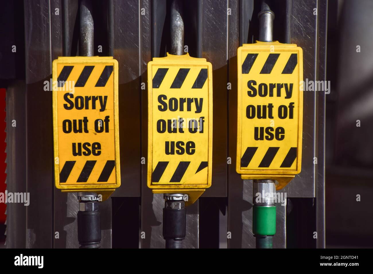 Sorry out of fuel signs hi-res stock photography and images - Alamy