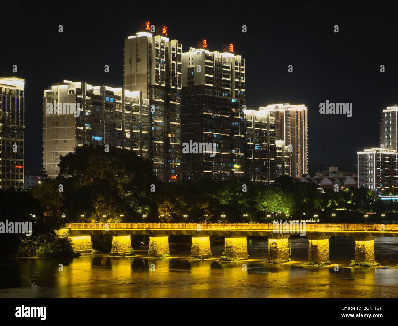 Red bridge illuminated night hi-res stock photography and images - Alamy