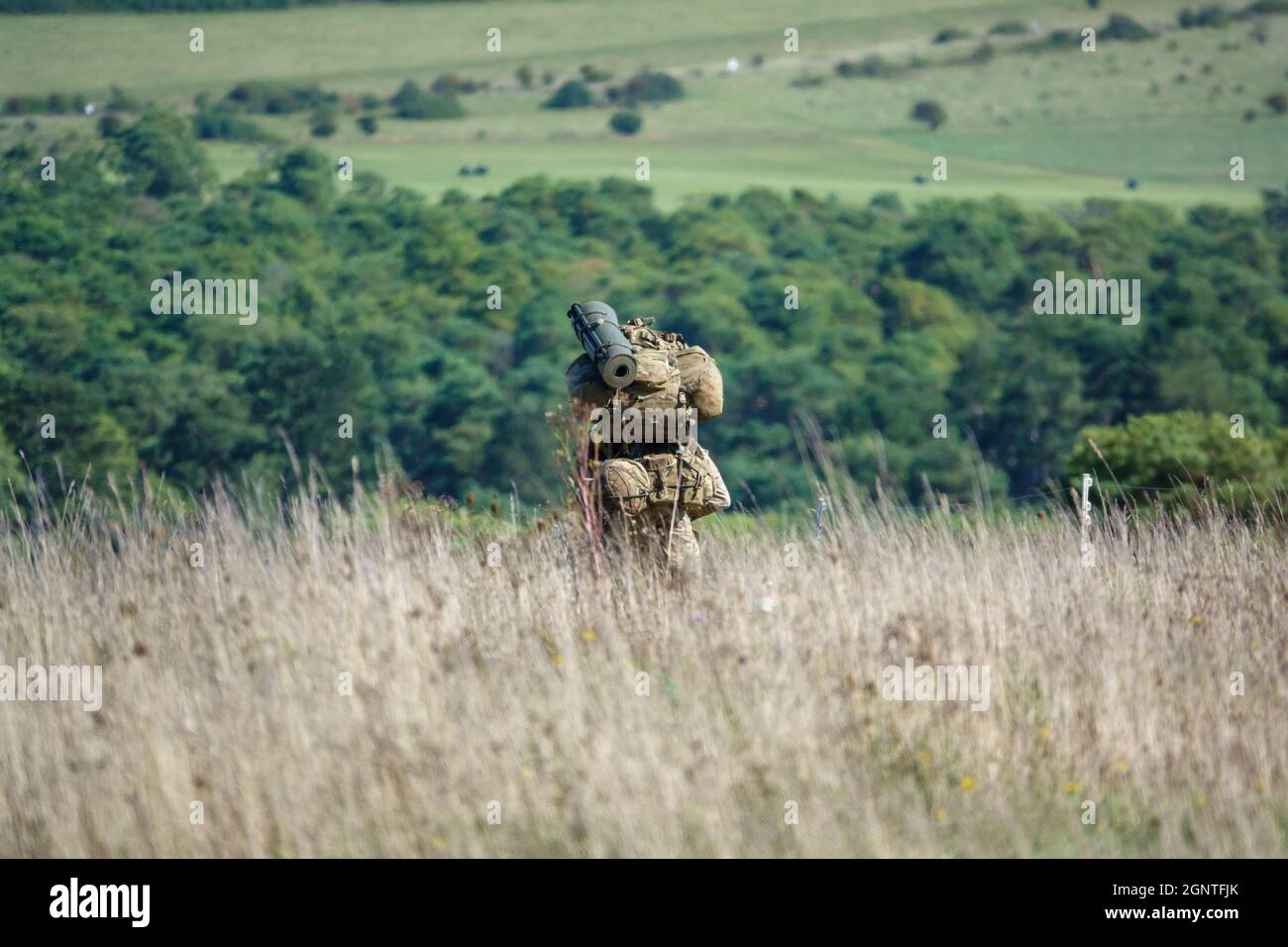british army GCC infantry soldiers on a 4km combat training test tab ...