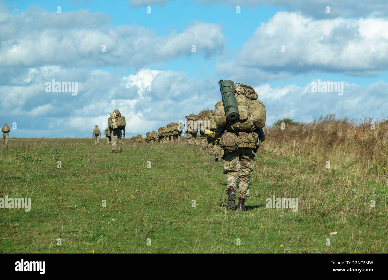british army GCC infantry soldiers on a 4km combat training test tab ...