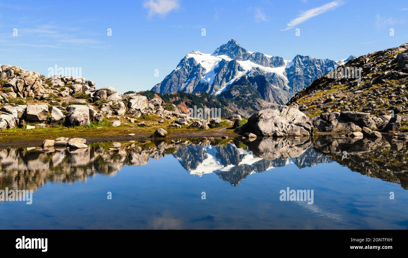 Top 10 landscape hi-res stock photography and images - Alamy