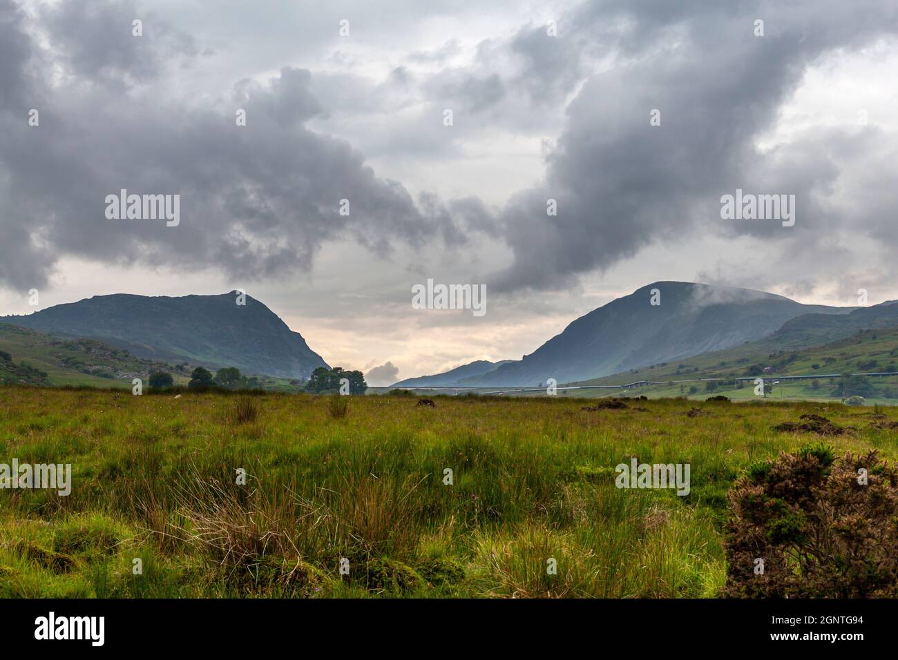 Clouds hang over Pen Llithrig Y Wrach and Creigiau Gleision Near Llyn ...