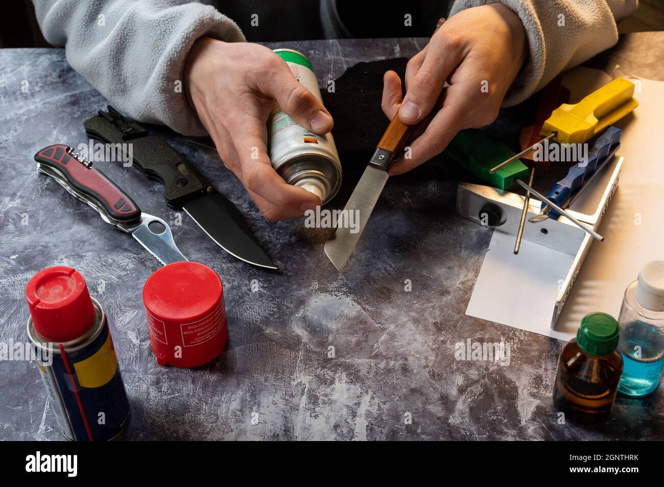 Caring for knives. Lubrication of the knife mechanism. Knife and ...