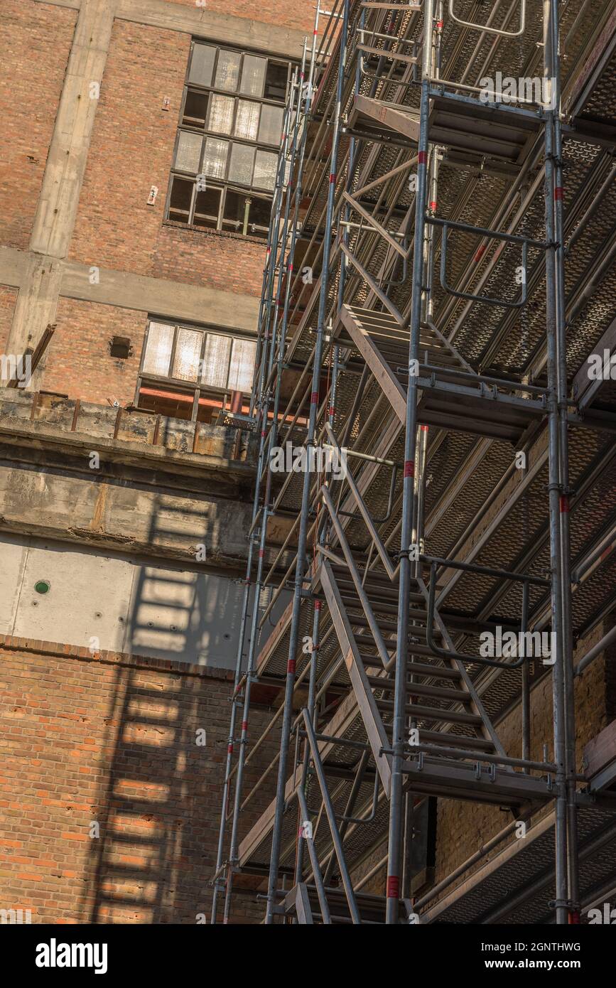 Scaffolding structure hi-res stock photography and images - Alamy