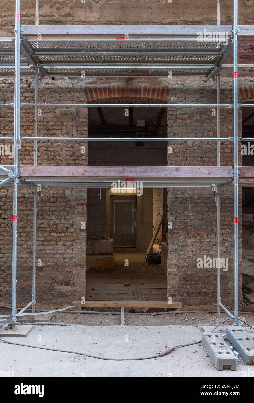 Scaffolding structure hi-res stock photography and images - Alamy