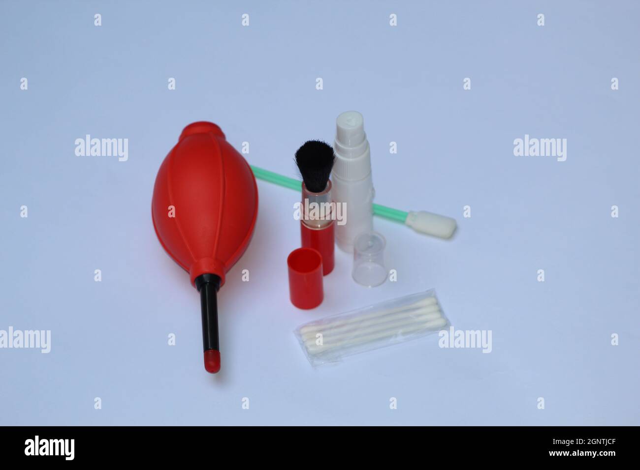 Sensor cleaning kit, Layout of cleaning kit for digital cameras ...