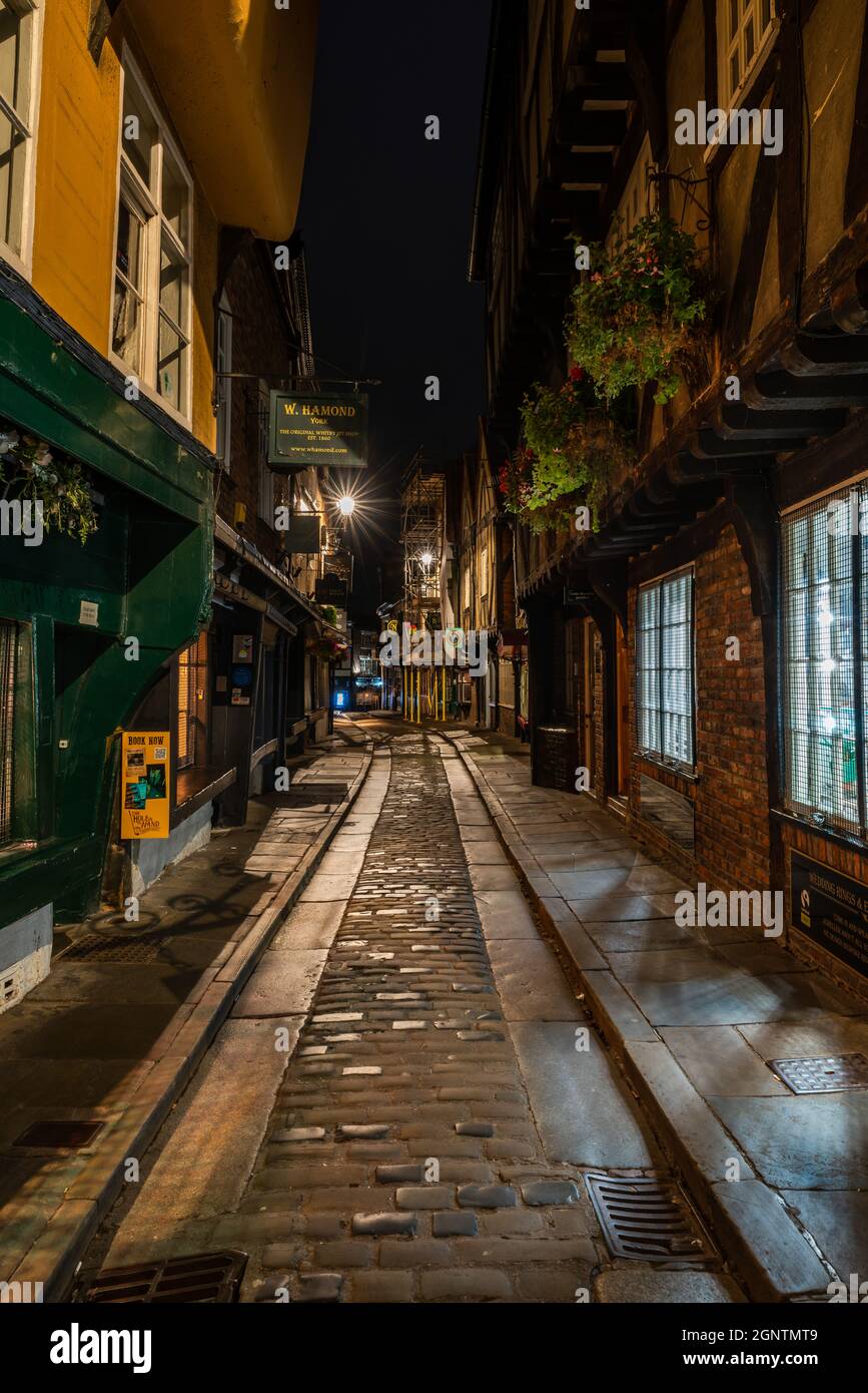 YORK, UK - SEPTEMBER 12, 2021: Night view of the Shambles, a famous ...
